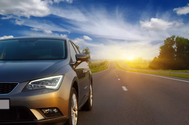 Riss in der Windschutzscheibe: Darf man noch fahren? | Sekurit Partner